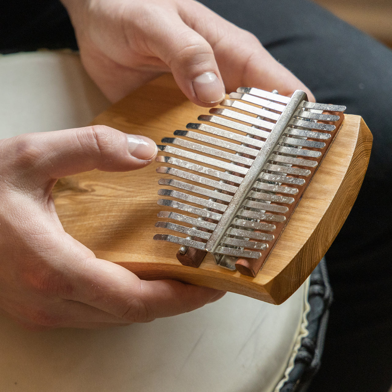 17-Key Hand Drum Solid Wood Kalimba – BridgeSet Sound